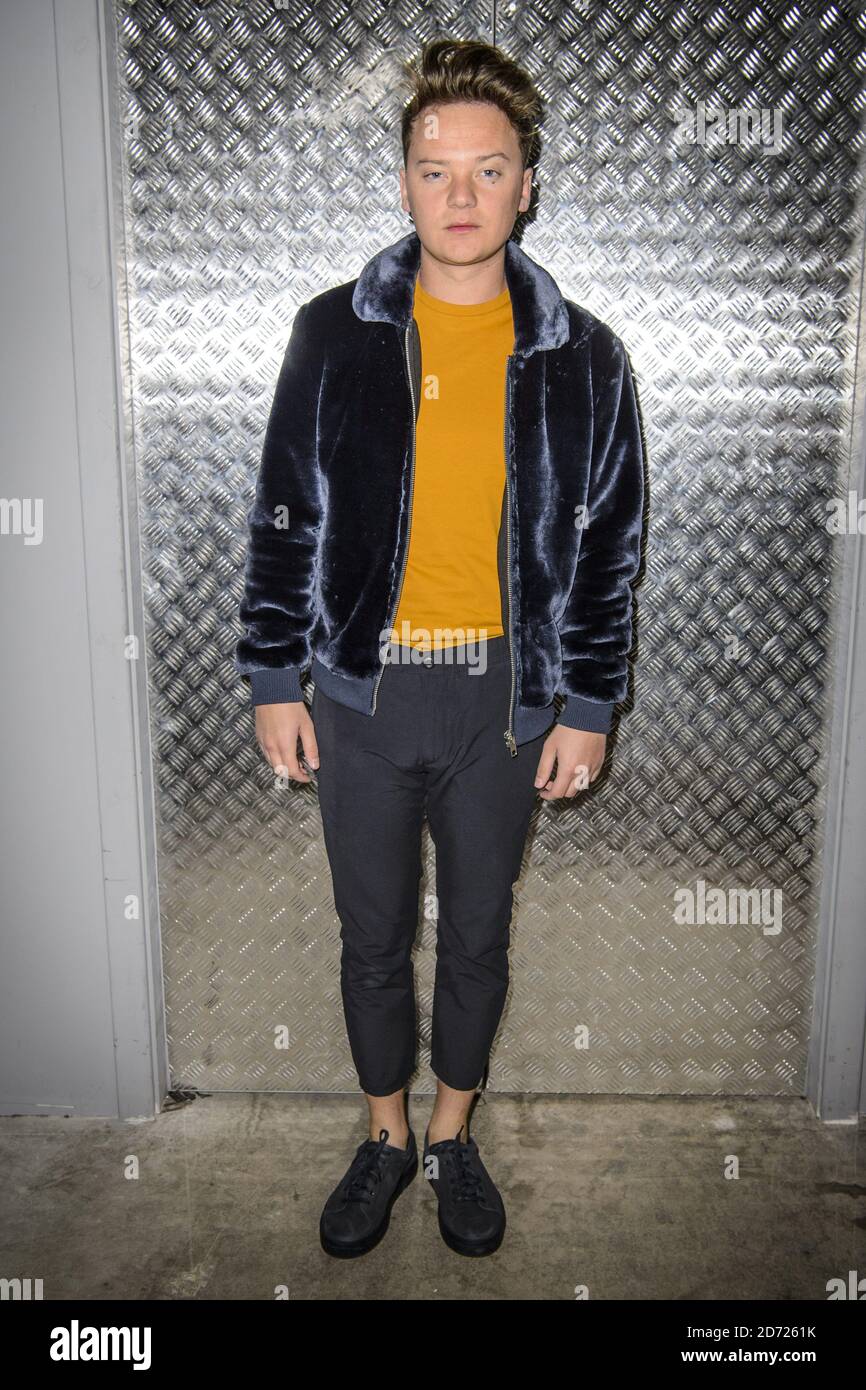 Velvet jumper hi-res stock photography and images - Alamy