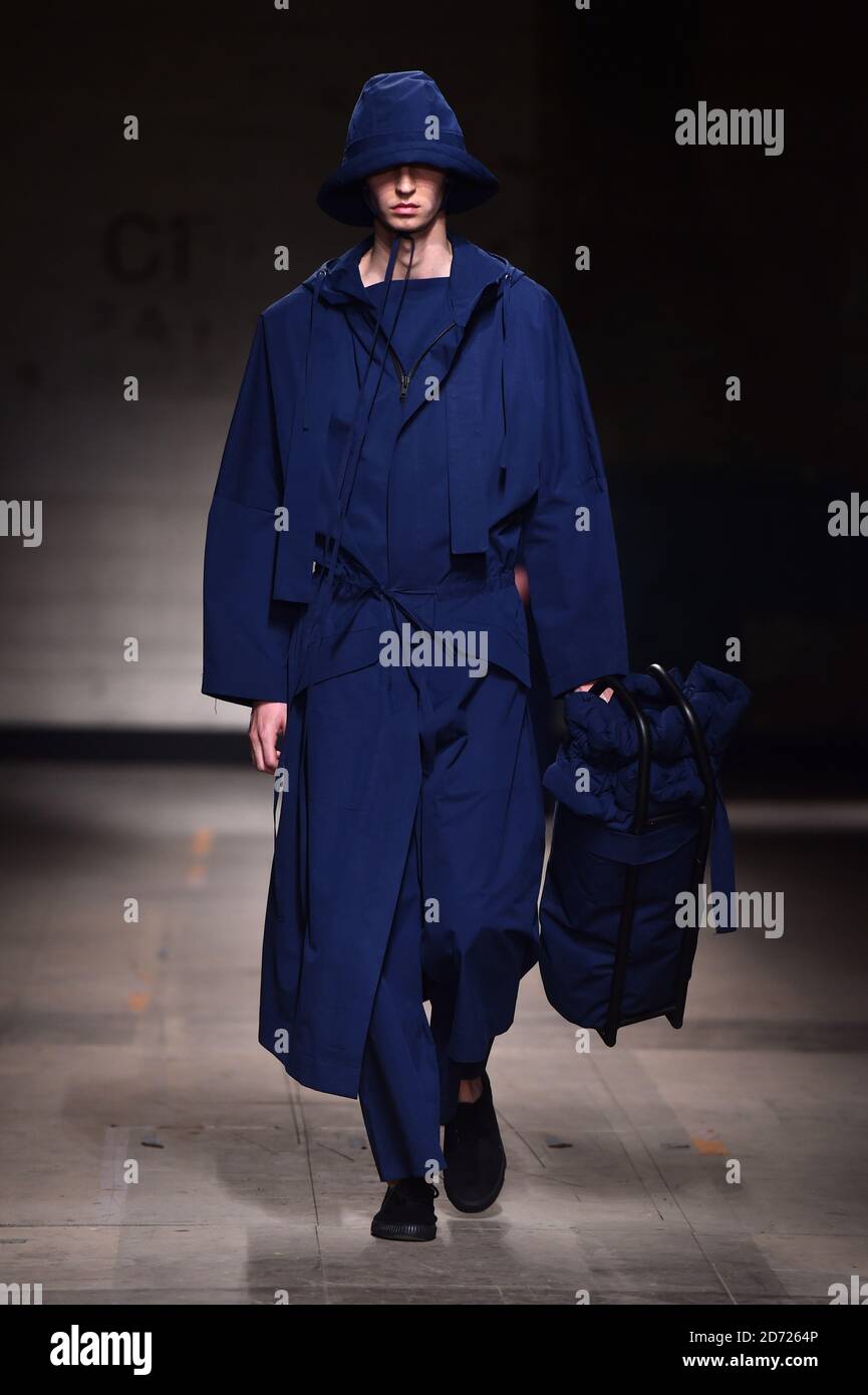 Cat walk model walking hi-res stock photography and images - Alamy