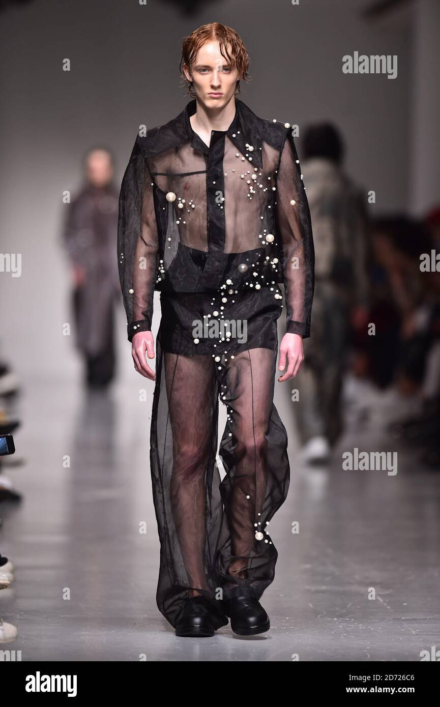 Catwalk chinese model hi-res stock photography and images - Alamy