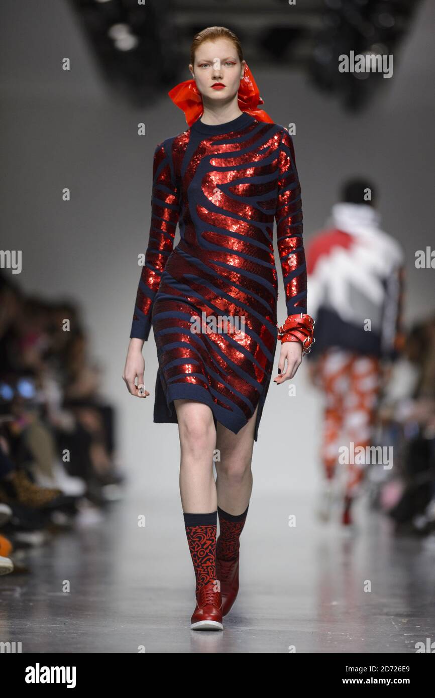 Red dress fashion show runway catwalk model modelling models hi-res ...