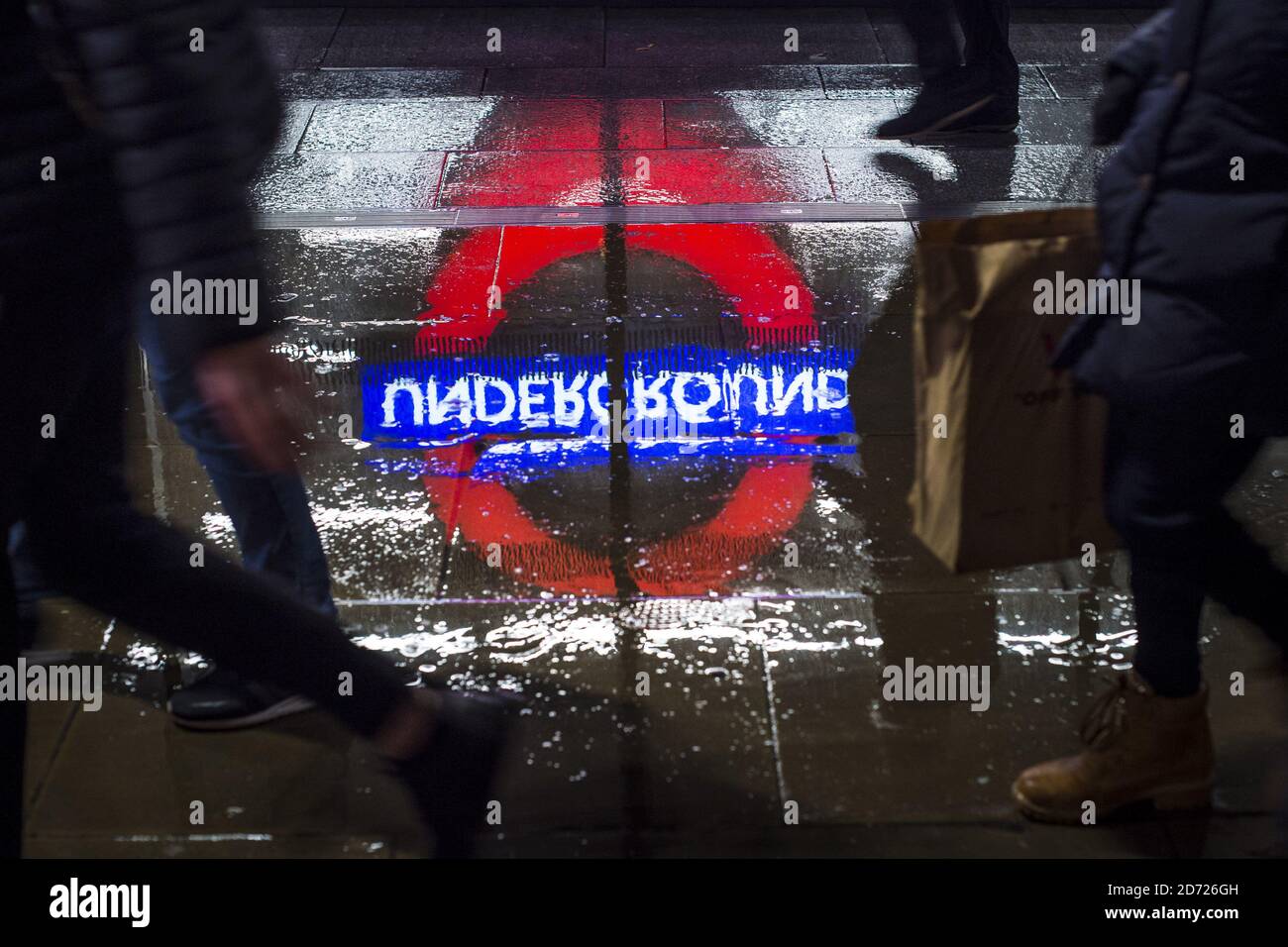 Tfl rail logo hi-res stock photography and images - Alamy