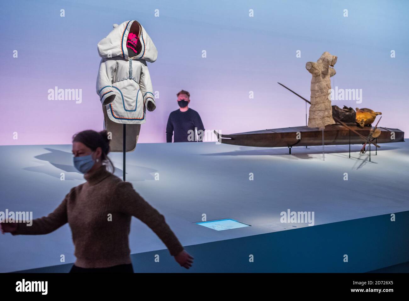 Seal skin kayak hi-res stock photography and images - Alamy