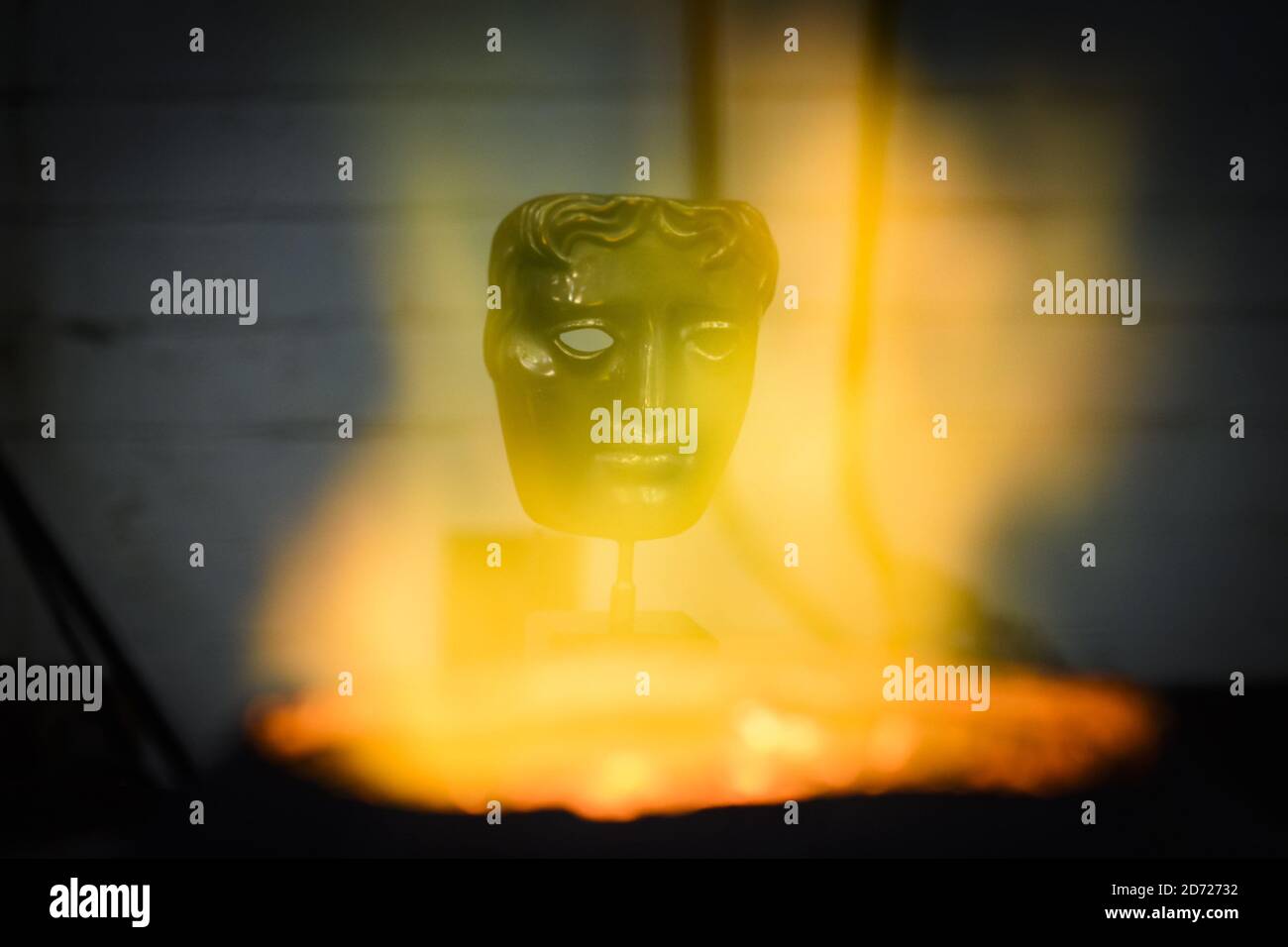 Bronze bafta mask hi-res stock photography and images - Alamy