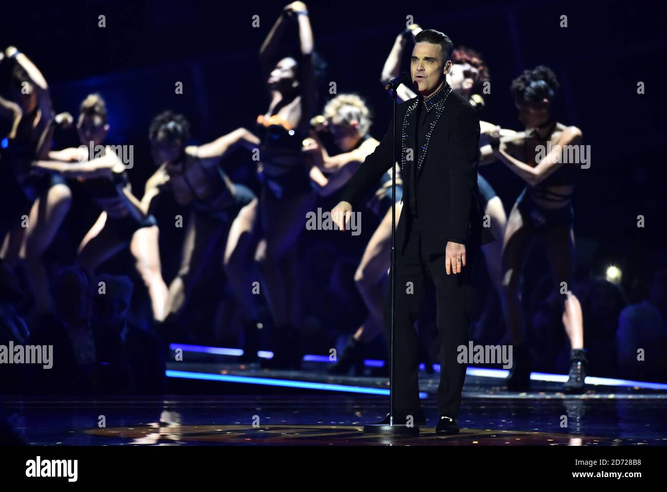 Robbie williams performs live on stage hi-res stock photography and ...