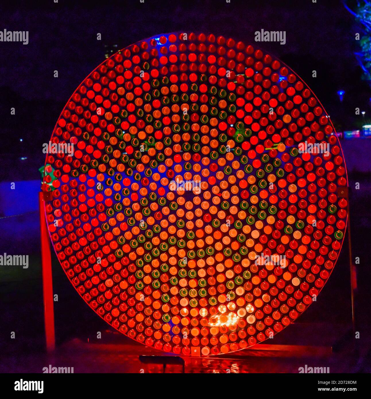 Circle of the light in the park Stock Photo - Alamy