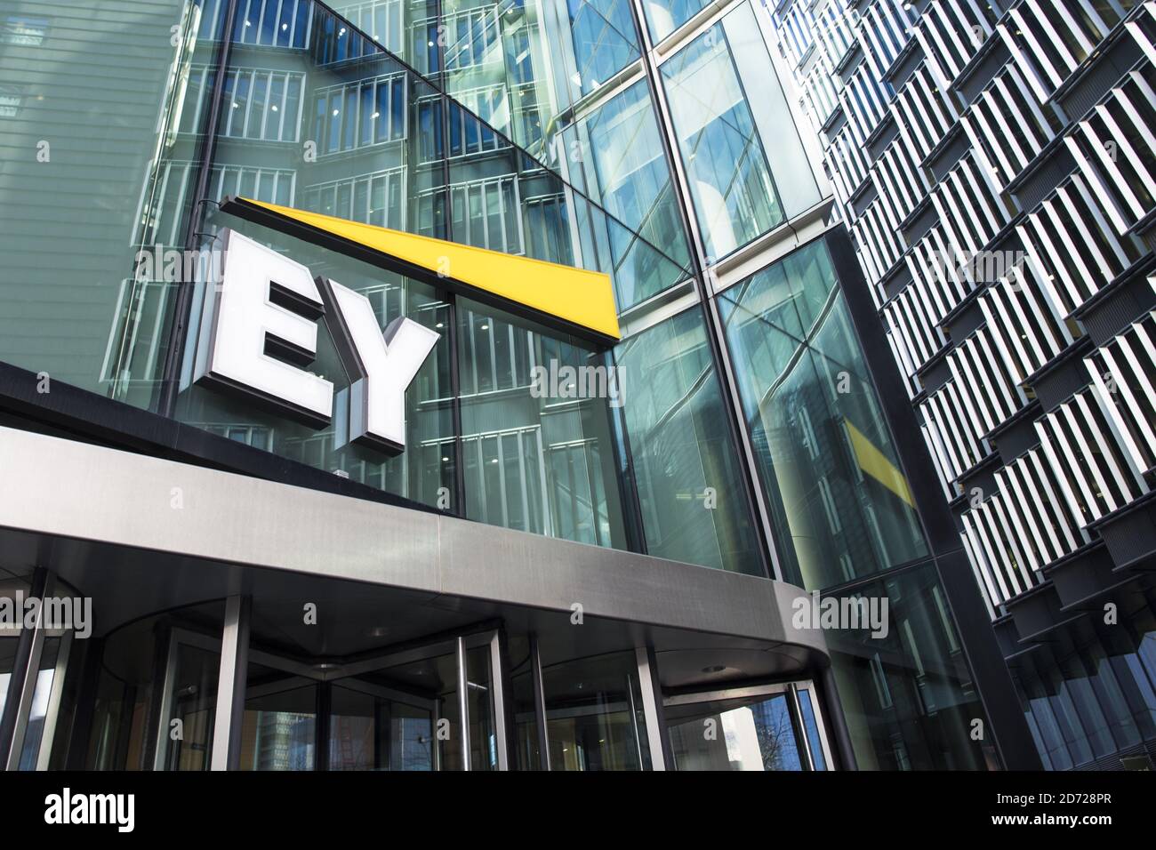 Ey brand logo hi-res stock photography and images - Alamy