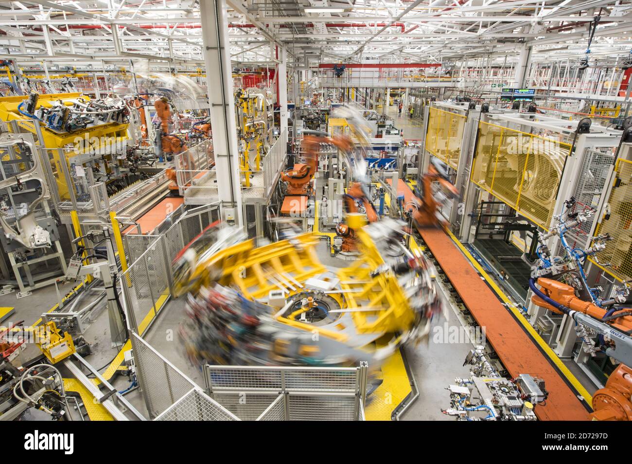 Jlr factory in solihull hi-res stock photography and images - Alamy