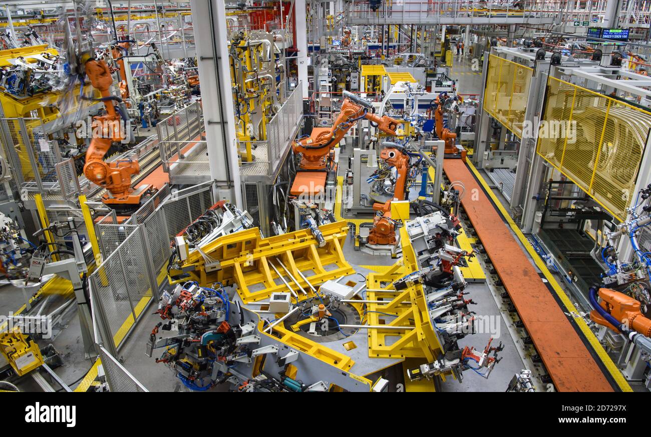 Jlr factory in solihull hi-res stock photography and images - Alamy