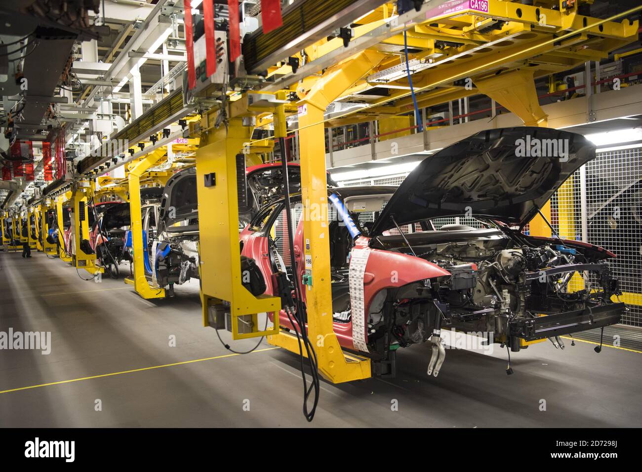 Jaguar land rover uk production line hi-res stock photography and ...