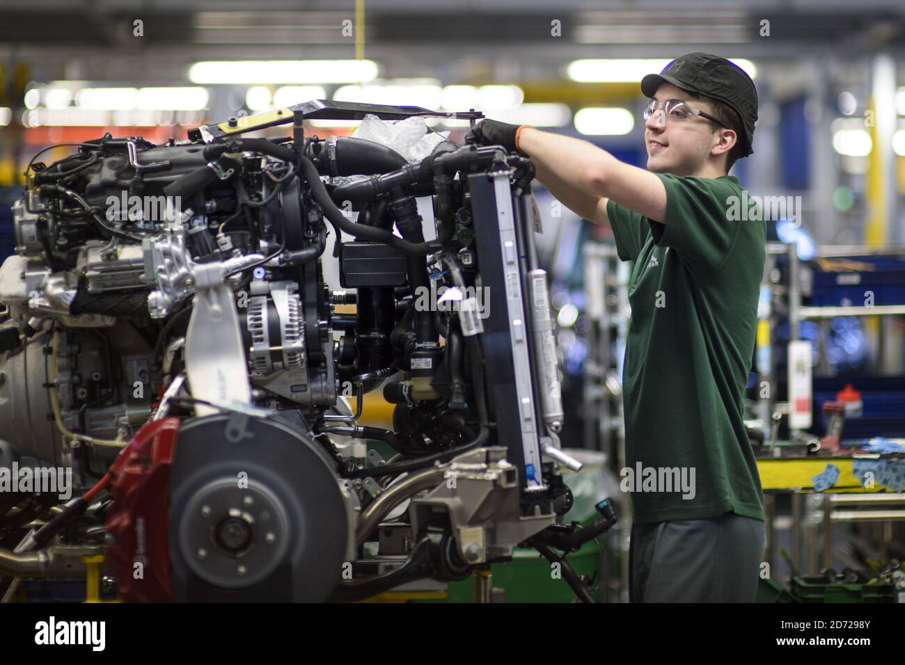 Jaguar land rover uk production line hi-res stock photography and ...