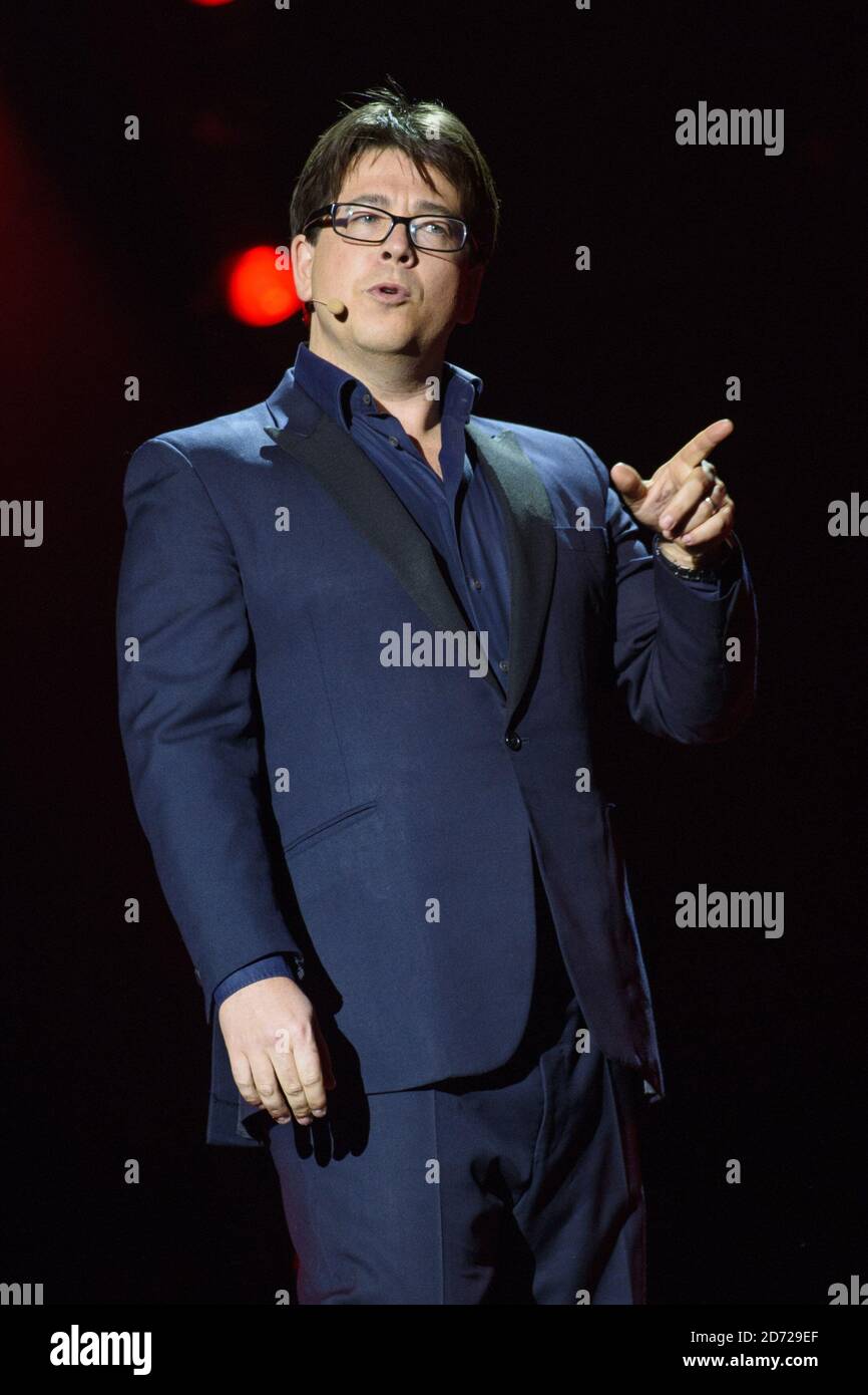 Michael mcintyre on stage hi-res stock photography and images - Alamy