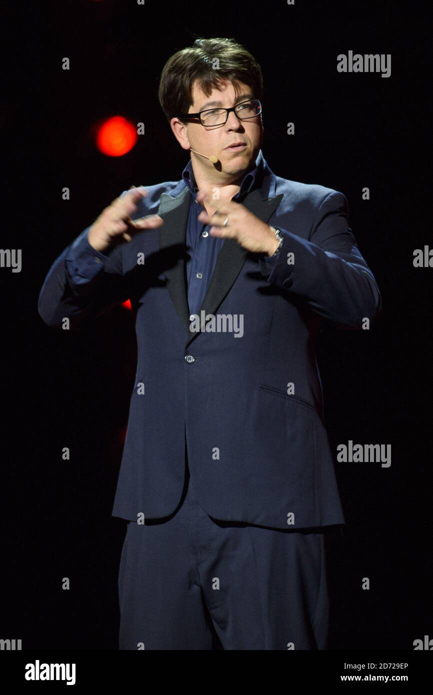 Michael mcintyre stage hi-res stock photography and images - Alamy