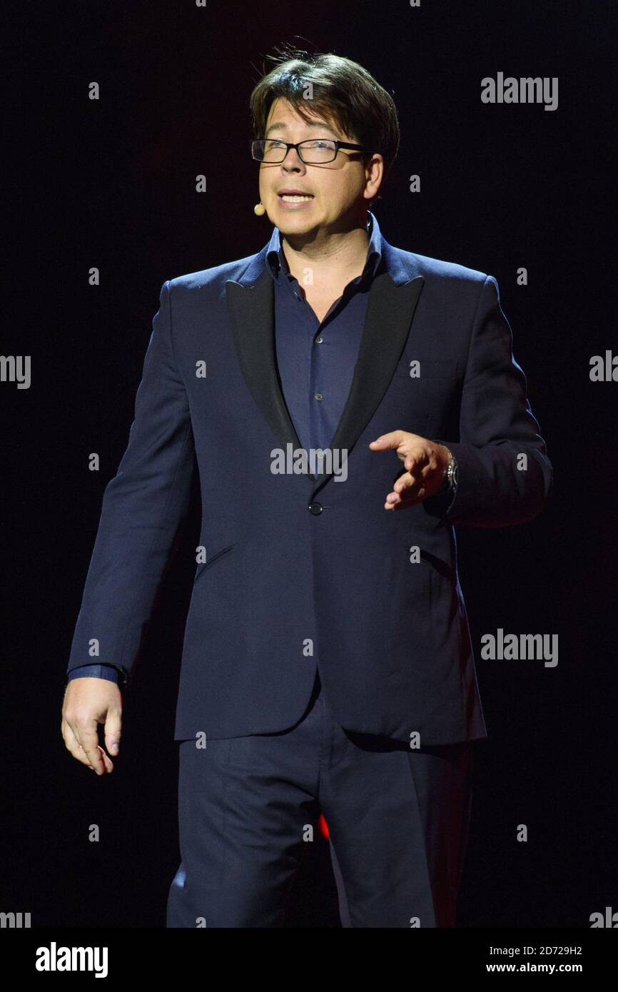 Michael mcintyre on stage hi-res stock photography and images - Alamy