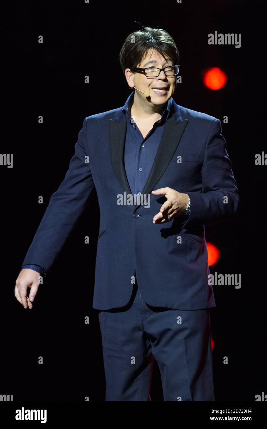Michael mcintyre on stage hi-res stock photography and images - Alamy