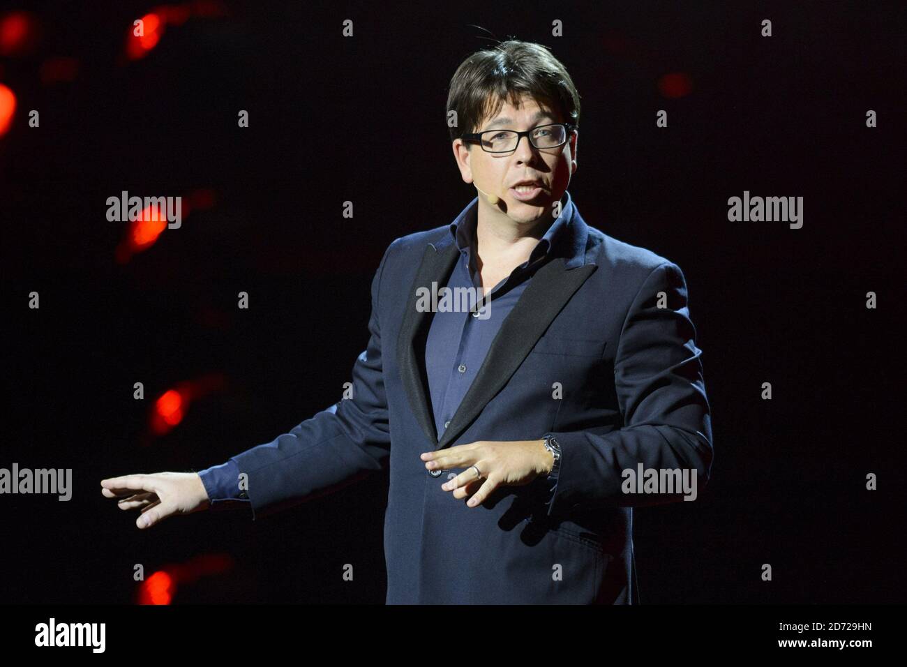 Michael mcintyre on stage hi-res stock photography and images - Alamy