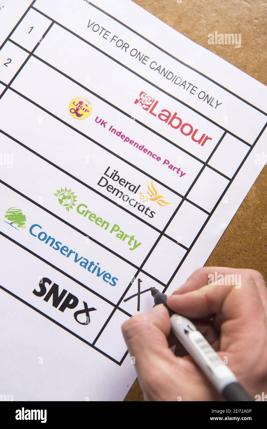 Cross idsok hi-res stock photography and images - Alamy