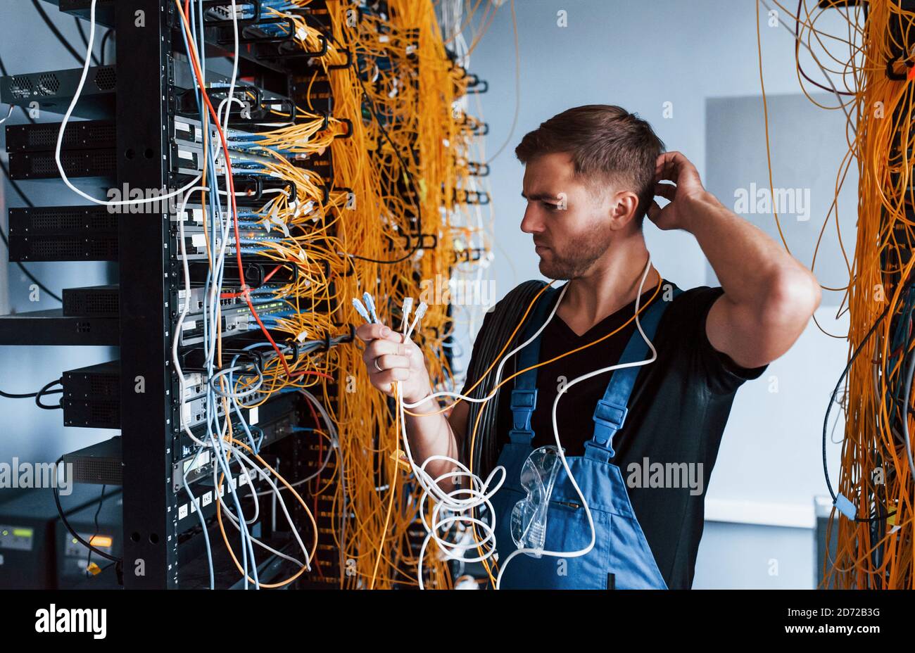 Confused looking computer technician hi-res stock photography and ...