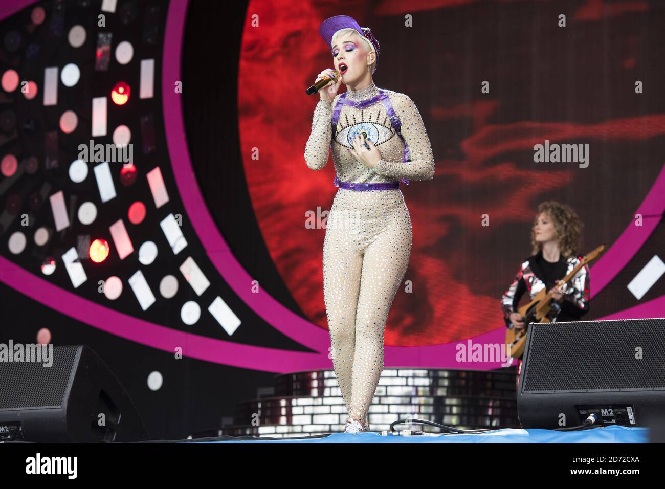 Katy perry performing hi-res stock photography and images - Alamy