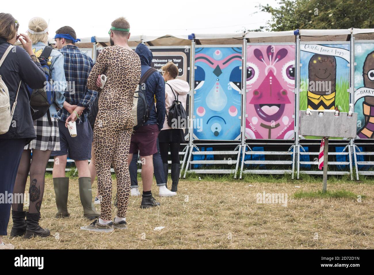 Toilets loo glastonbury festival hi-res stock photography and images ...