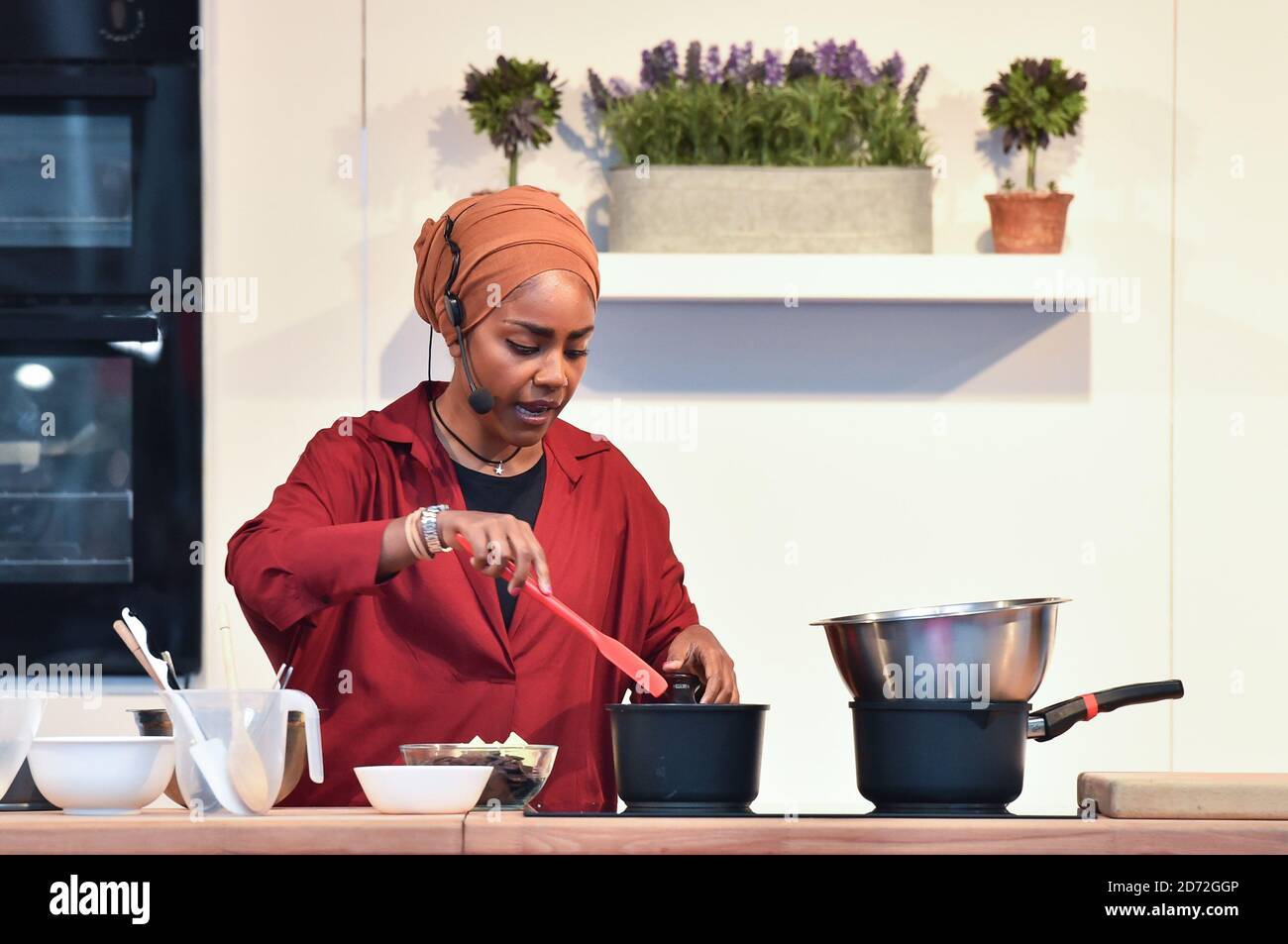 Nadiya hussain great british bake off hi-res stock photography and ...