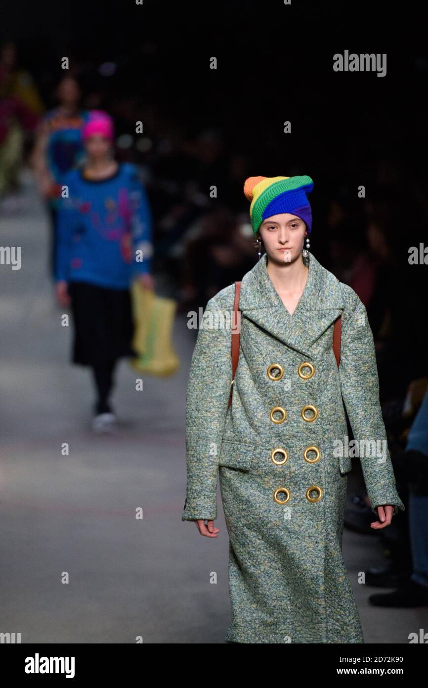 Burberry model catwalk 2018 hi-res stock photography and images - Alamy