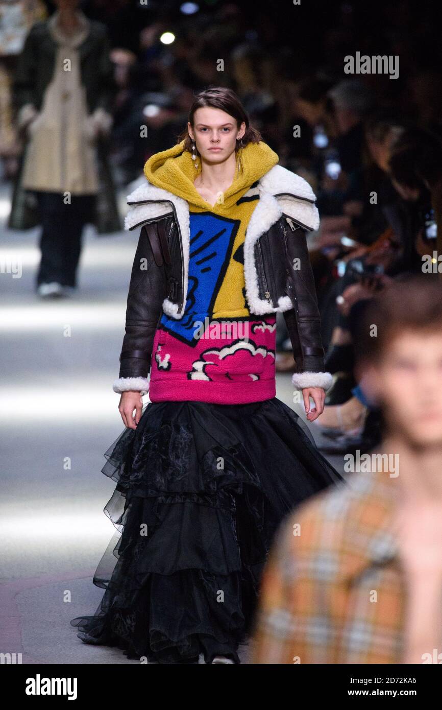 Burberry model catwalk 2018 hi-res stock photography and images - Alamy