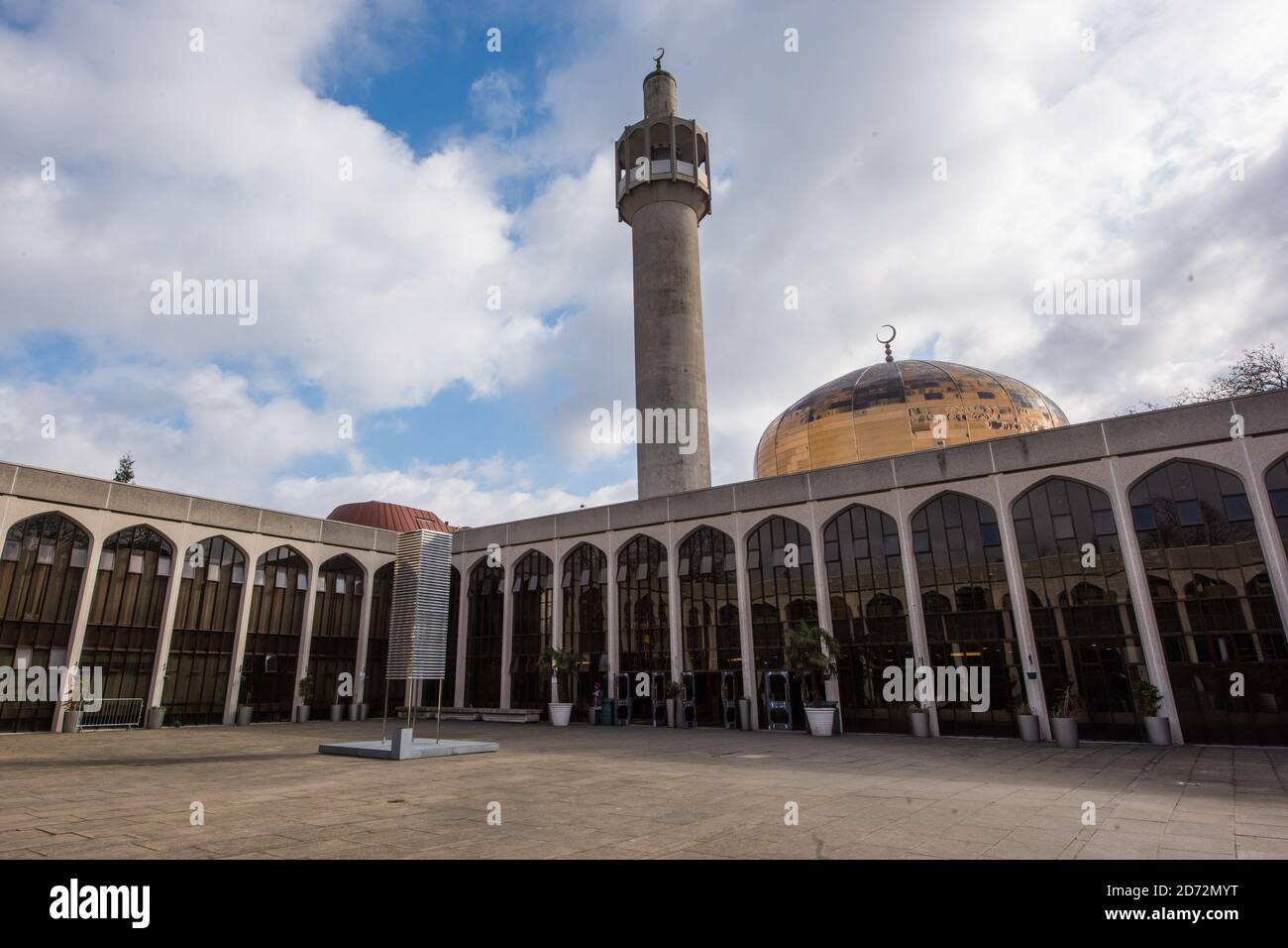 Regents park mosque architecture hi-res stock photography and images ...
