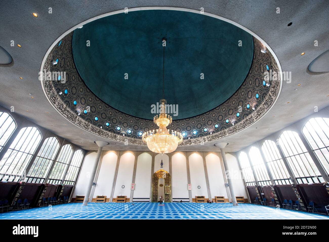 Inside prayer hall london central mosque hi-res stock photography and ...