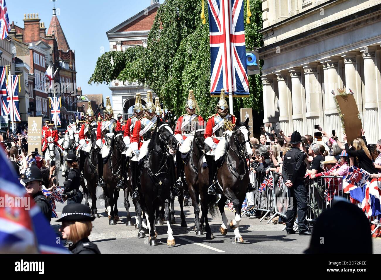 The Household Cavalry lead the carriage procession through Windsor ...
