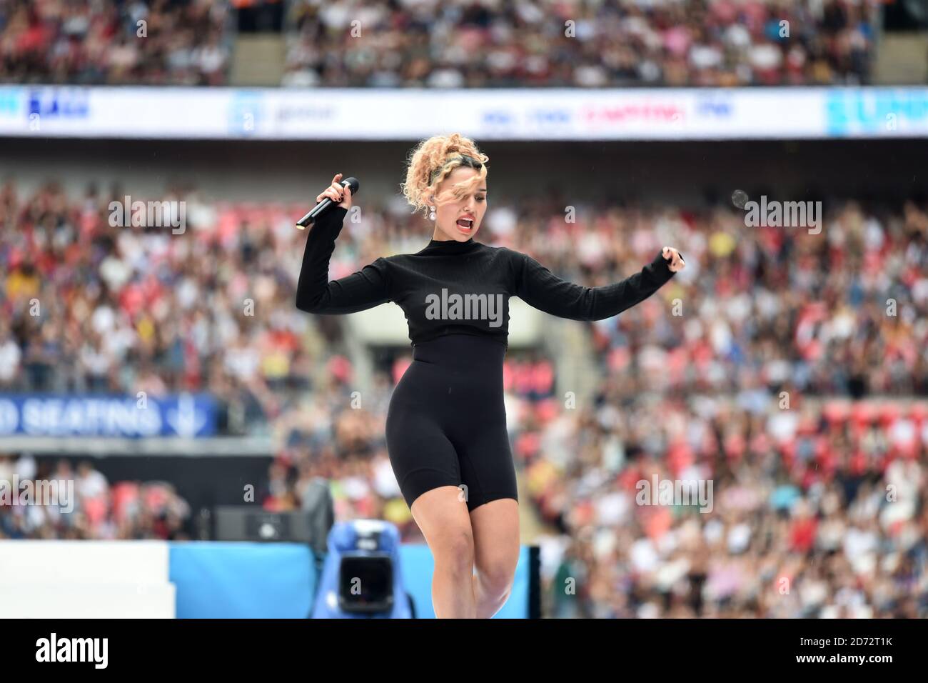 Raye concert hi-res stock photography and images - Alamy