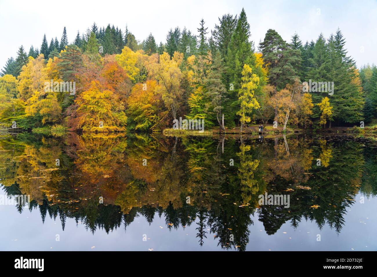 Pitlochry, Scotland, UK. 20 October 2020. Autumn colours at Loch ...
