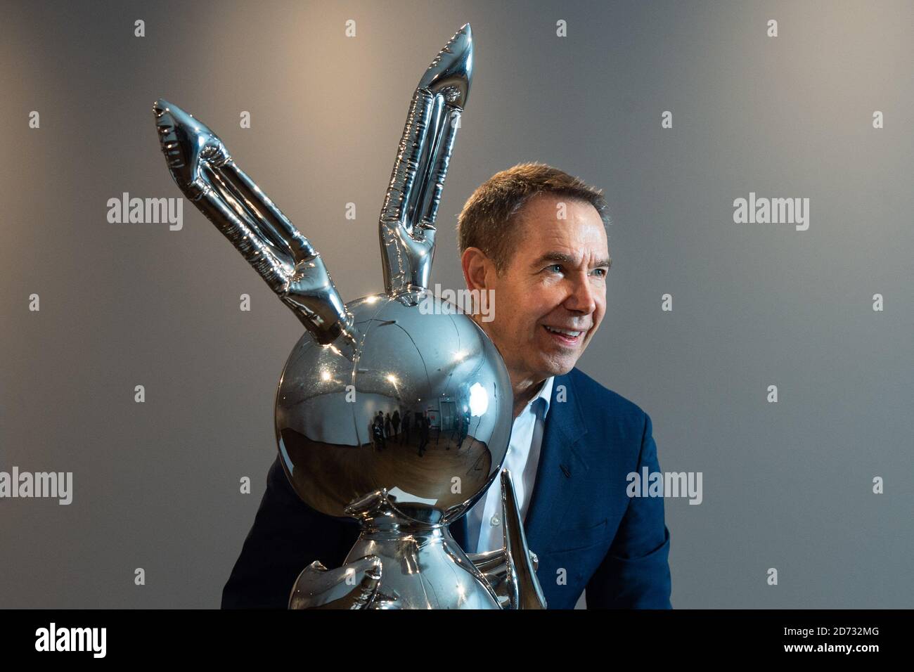 Artist Jeff Koons pictured with his work 'Rabbit', at the Ashmolean ...