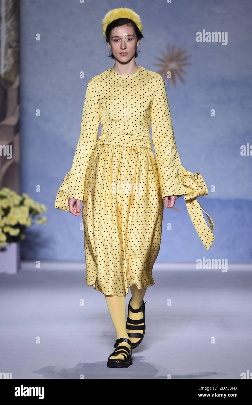 Fashion catwalk 2019 hi-res stock photography and images - Alamy