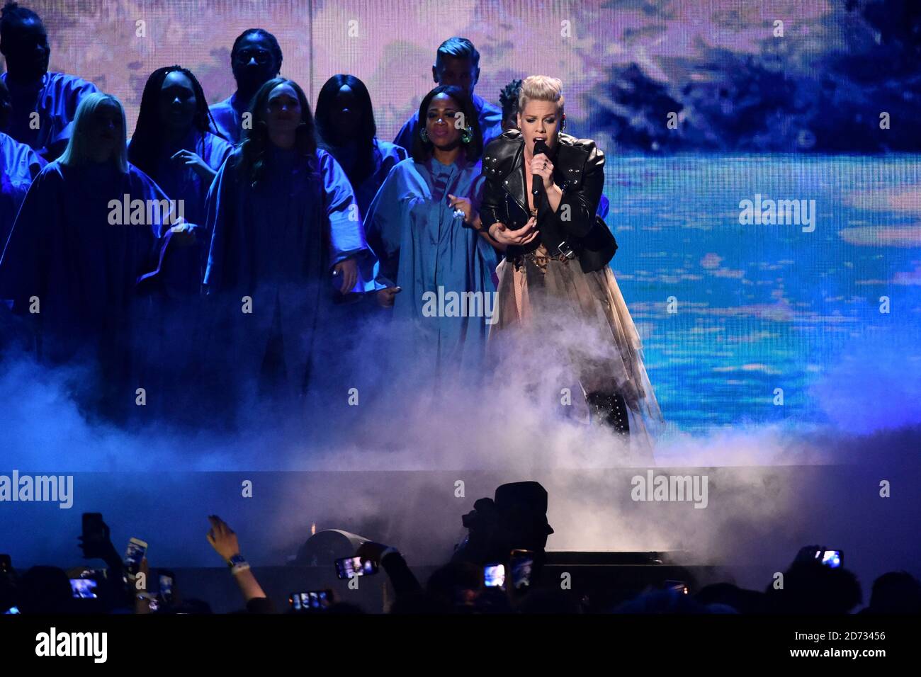 Pink on stage hi-res stock photography and images - Alamy