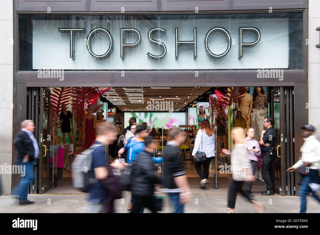Oxford circus top shop hi-res stock photography and images - Alamy