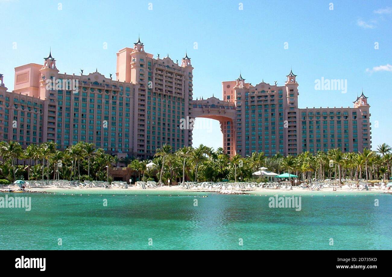 Main building, Atlantis Resort, Nassau,Bahamas 1/28/01 gt001 [[tag ...