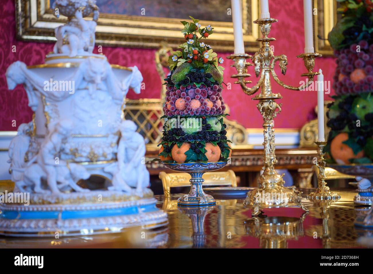 Buckingham palace queen victoria dinner hi-res stock photography and ...