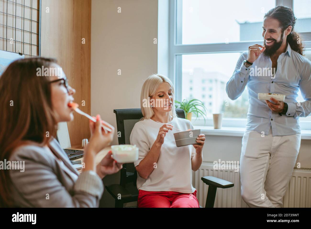 Business people having their lunch from lunch boxes Stock Photo - Alamy