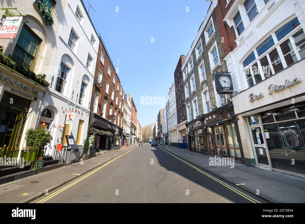 Empty shops on uk high streets hi-res stock photography and images - Alamy