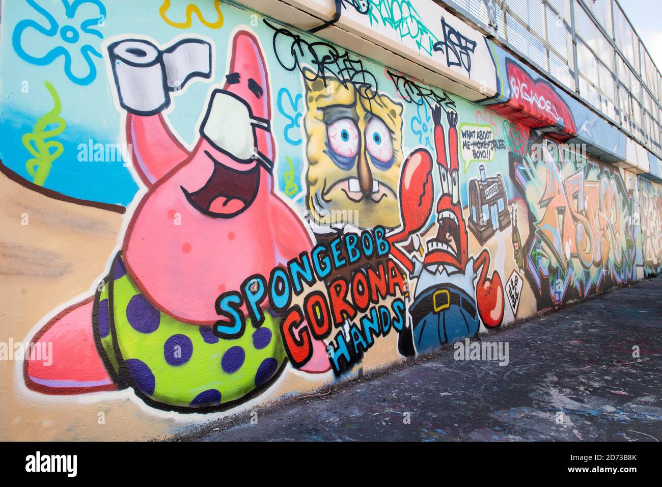 Spongebob graffiti hi-res stock photography and images - Alamy