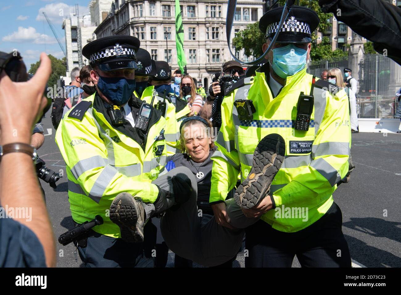 Protesters blocking roads hi-res stock photography and images - Alamy