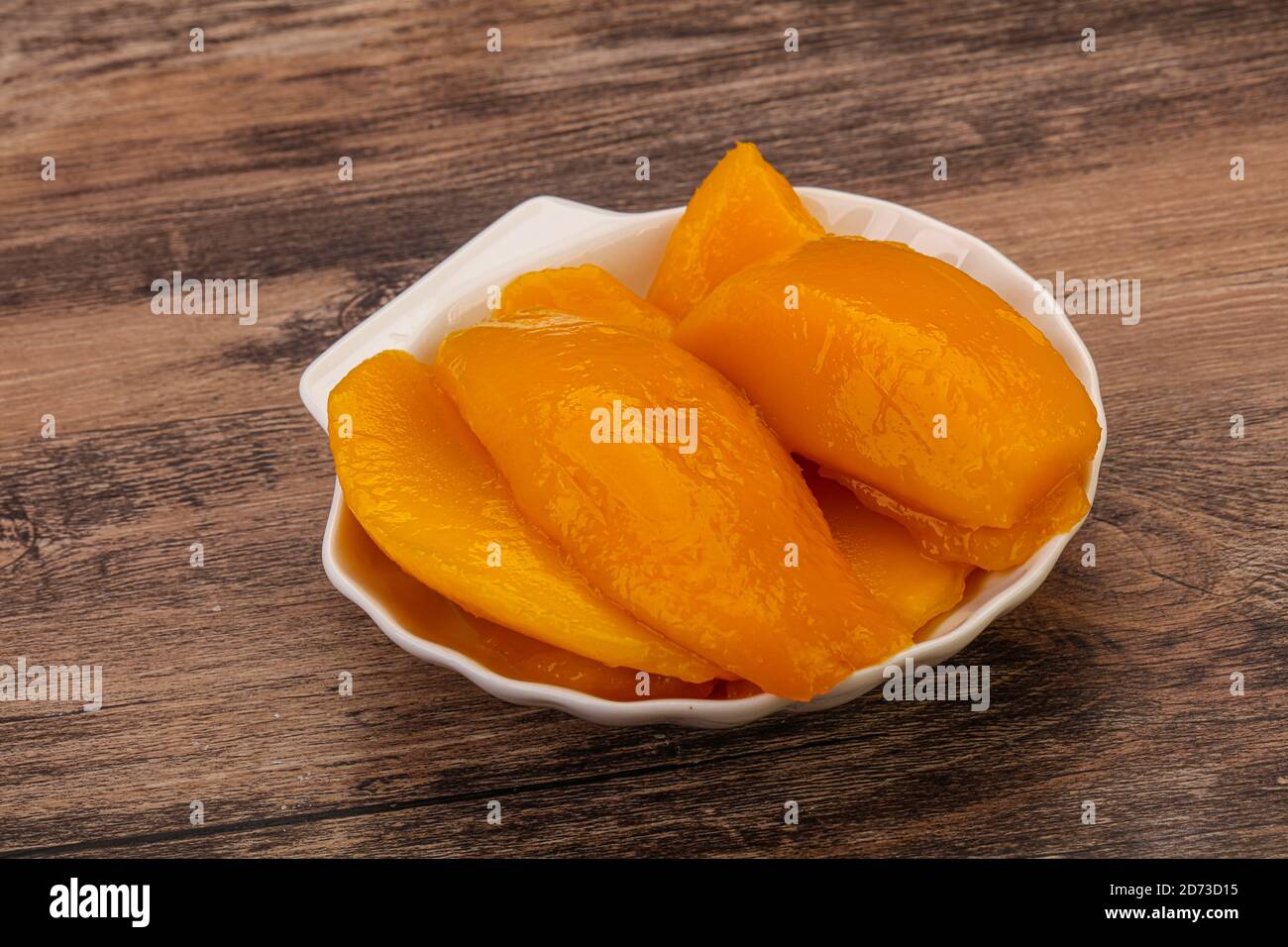 Sweet delicous mango slices in syrop Stock Photo - Alamy