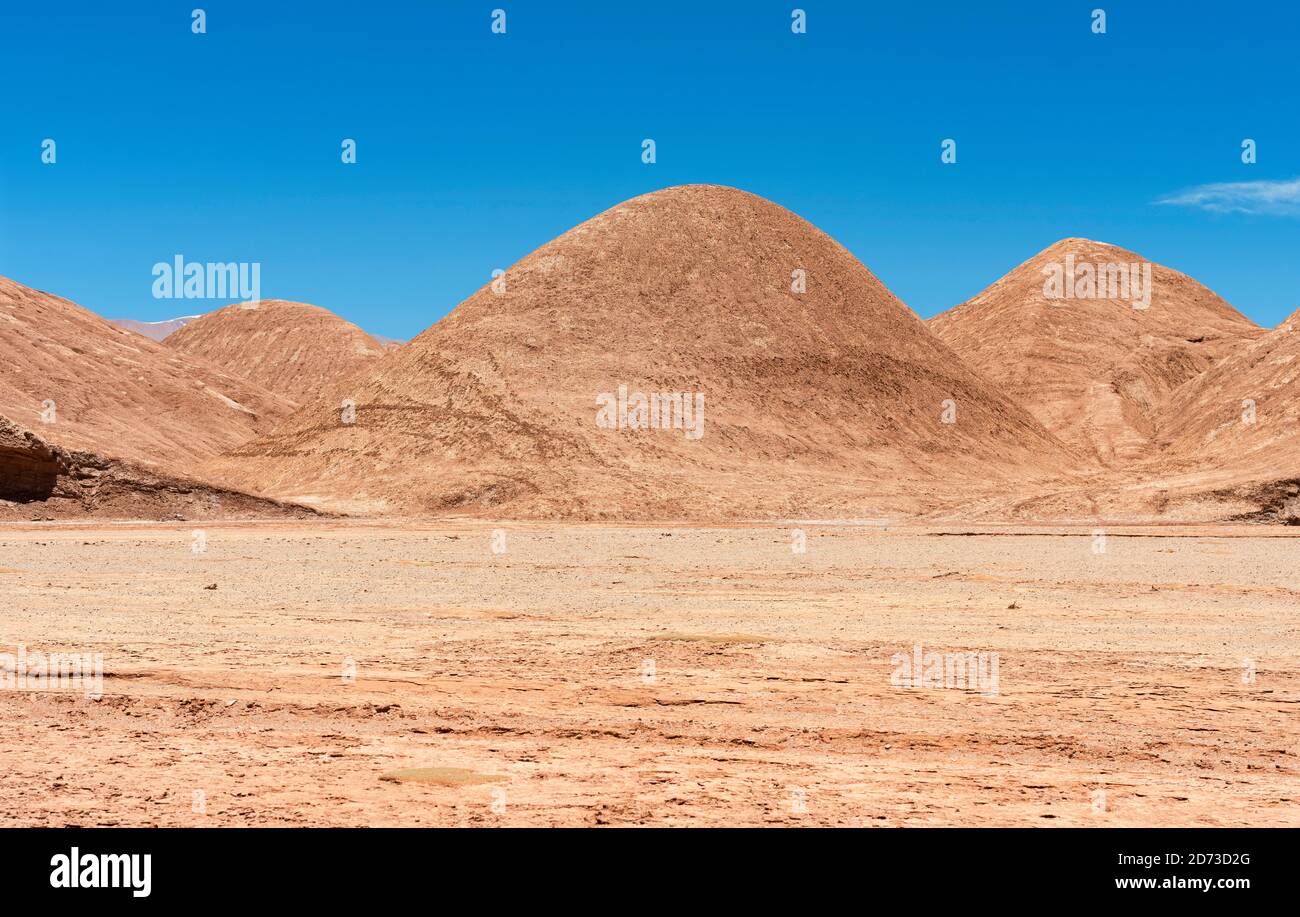 The Argentinian Altiplano along the Routa 27 between Pocitos and Tolar ...