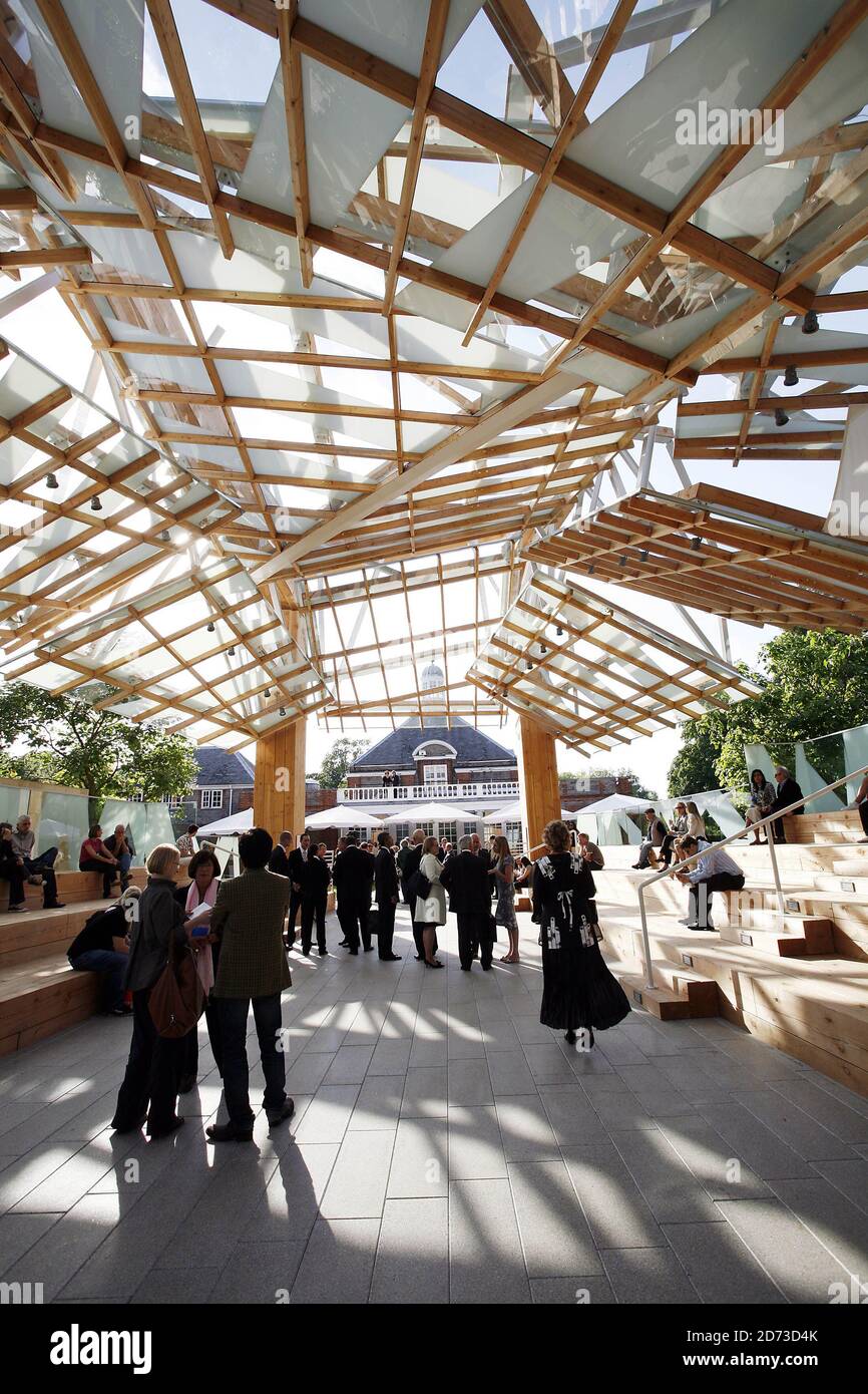 Frank gehry serpentine structure london hi-res stock photography and ...