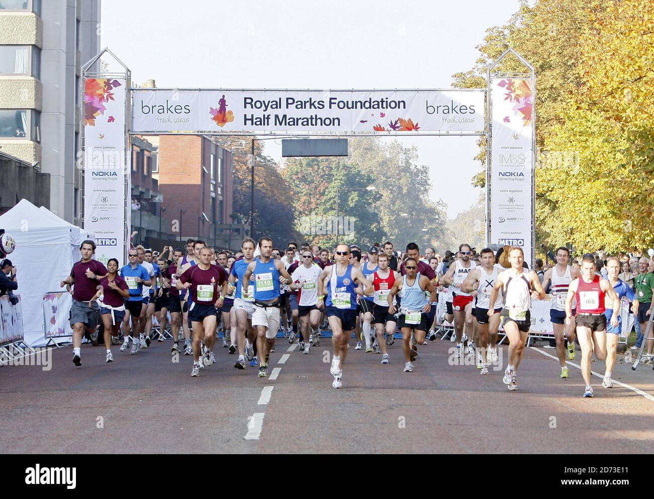 London marathon start line hi-res stock photography and images - Alamy