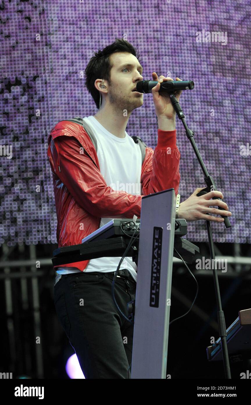 Calvin harris on stage hi-res stock photography and images - Alamy