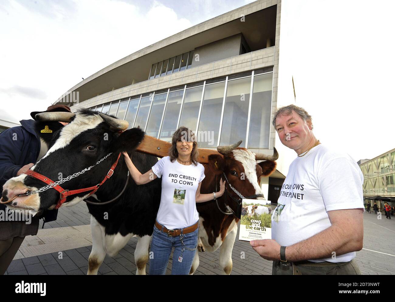Chrissie Hynde poses for photographs with author Ranchor Prime and two ...