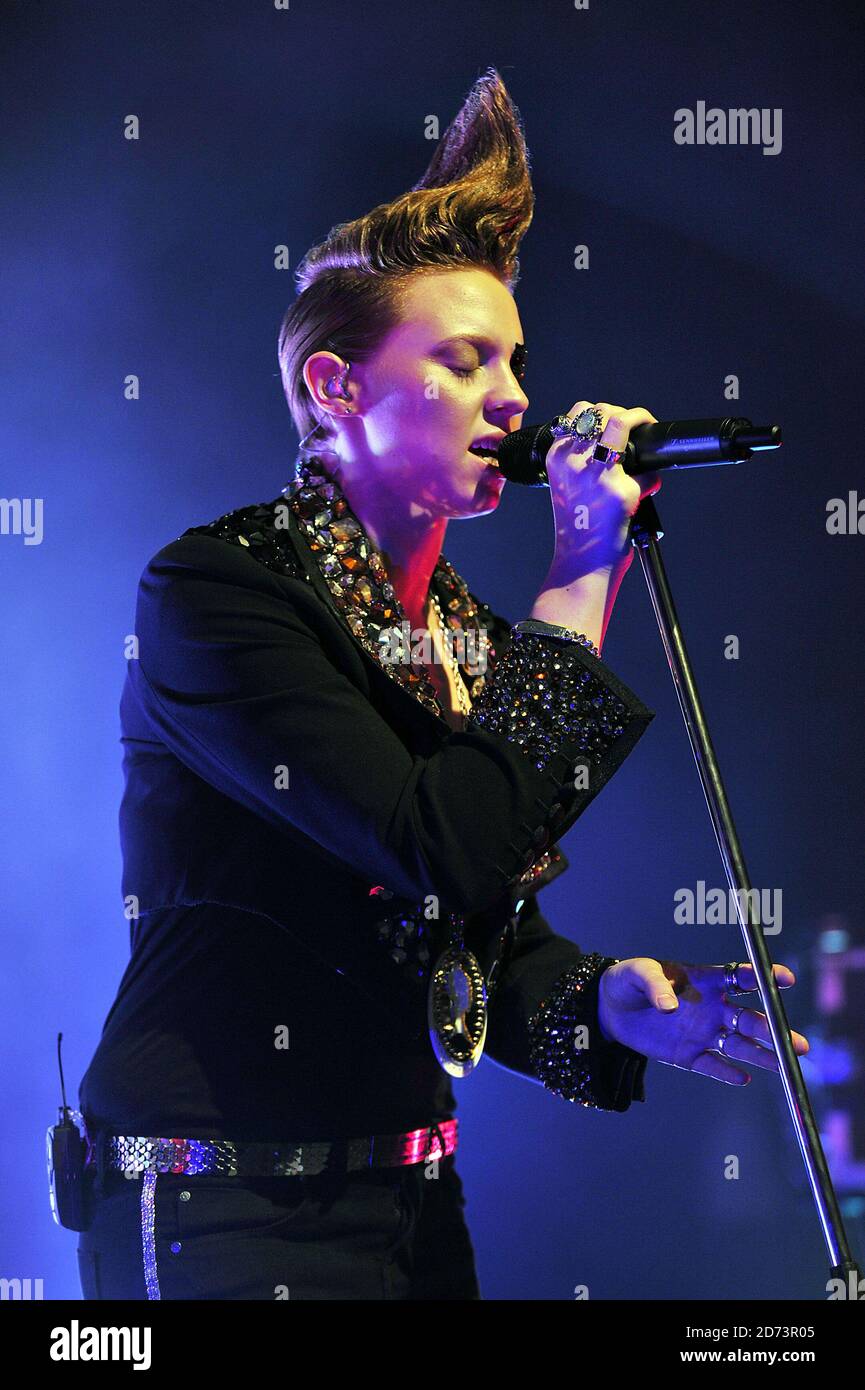 Elly Jackson of La Roux performs live at Shepherds Bush Empire in ...