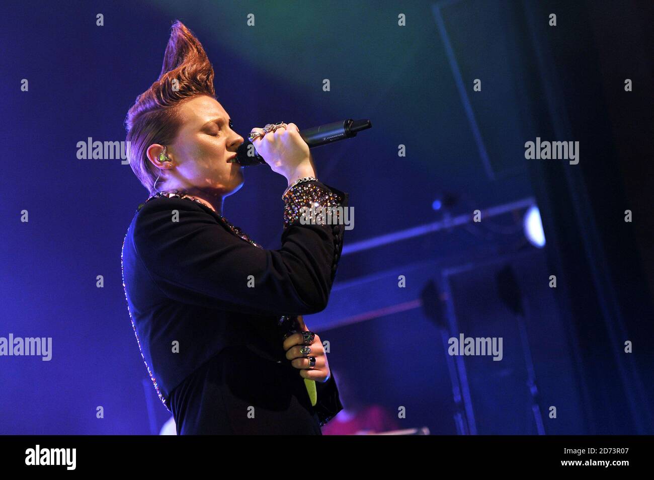 Elly Jackson of La Roux performs live at Shepherds Bush Empire in ...