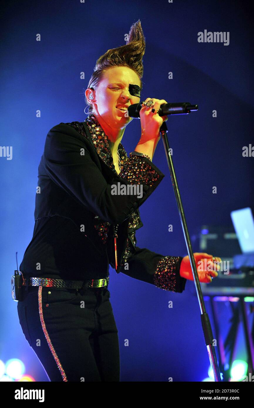 Elly Jackson of La Roux performs live at Shepherds Bush Empire in ...